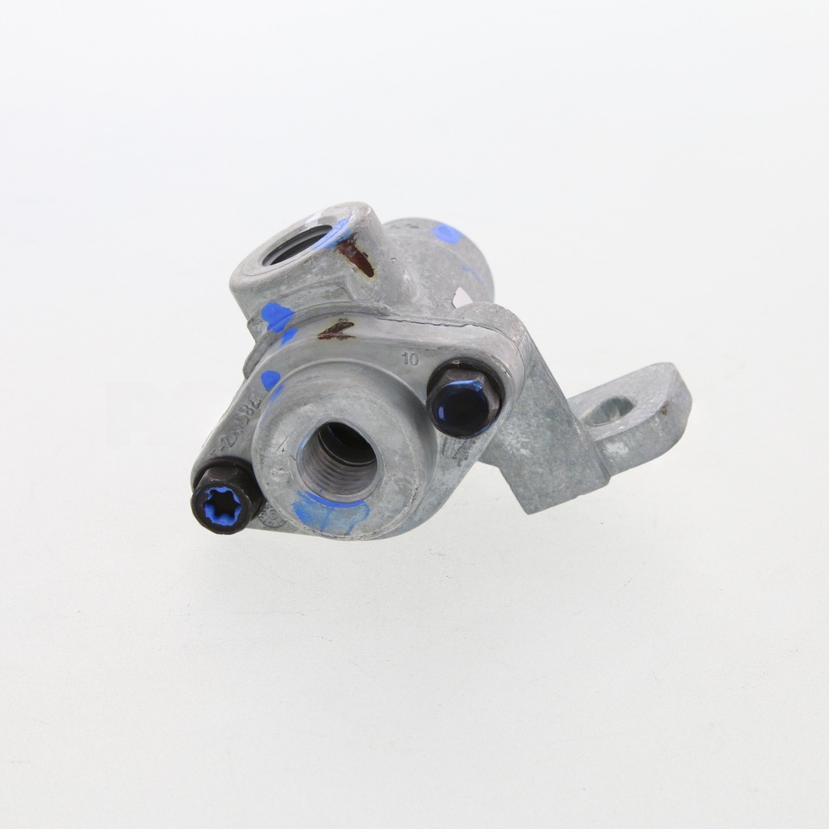 278615BXW Kenworth | Double Check Valve 3 Port | Source One Parts Center